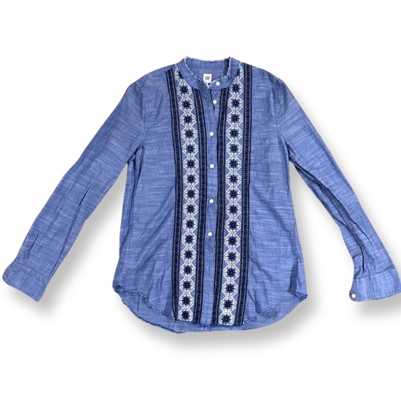 GAP | Tops | 32 Gap Embroidered Fitted Boyfriend Button Down Small ...